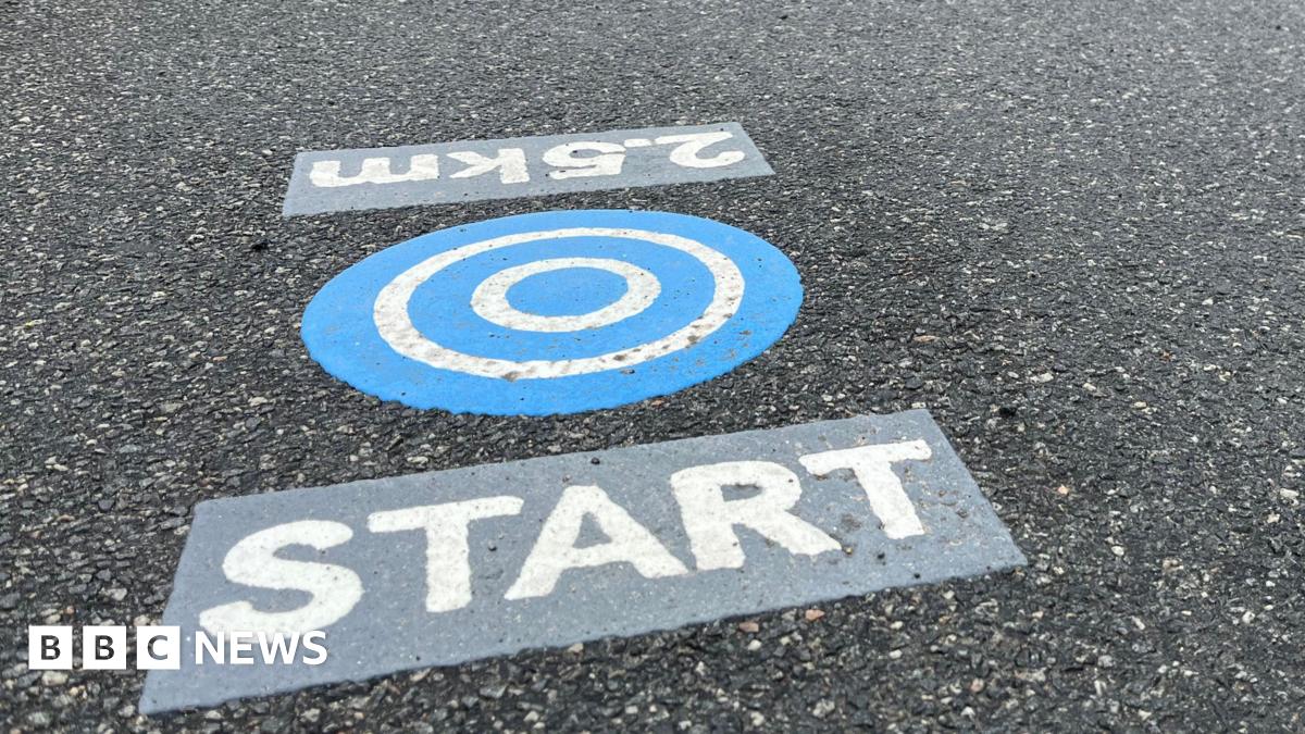 Distance markers in Guernsey aim to encourage people to exercise - BBC News