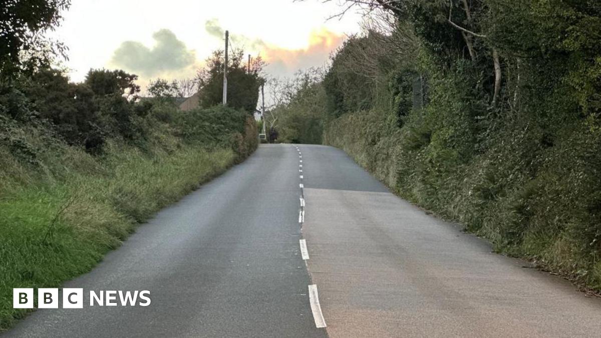 Stud replacement works on Cooil Road completed ahead of schedule - BBC News