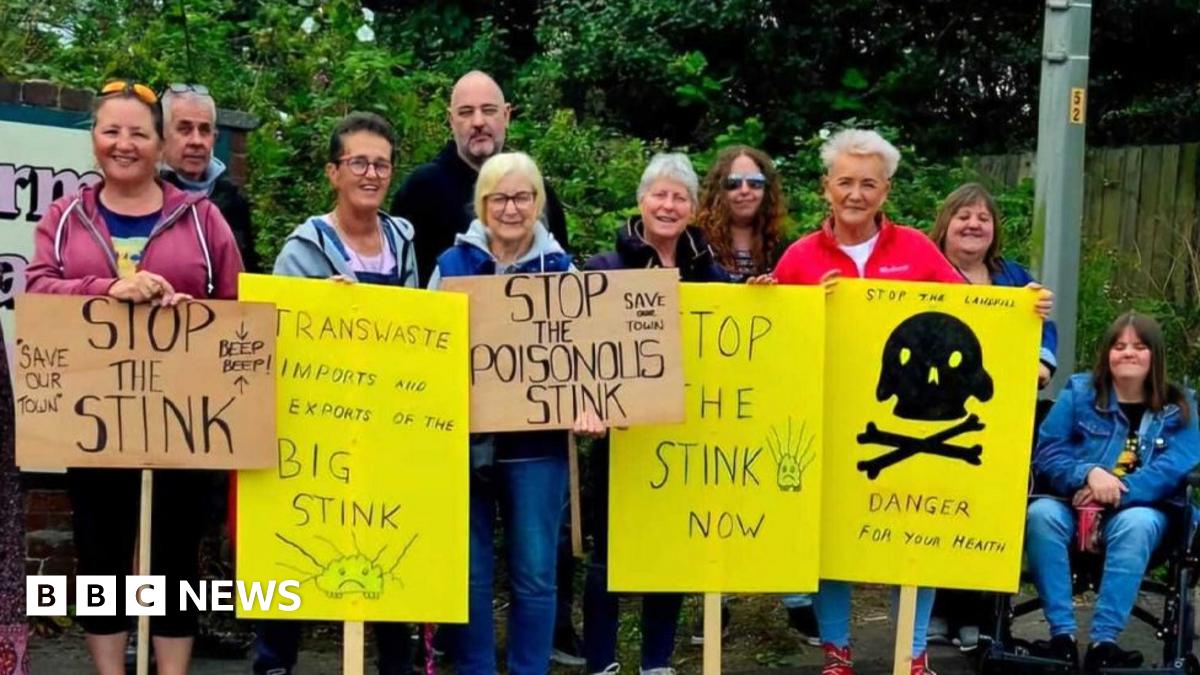 Fleetwood MP supports smelly landfill site protest - BBC News