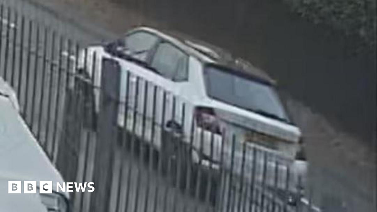 Thetford hit-and-run CCTV image released after child injured - BBC News