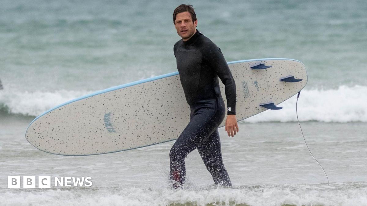 Actor 'didn't want to leave' Cornwall after Playing Nice filming - BBC News