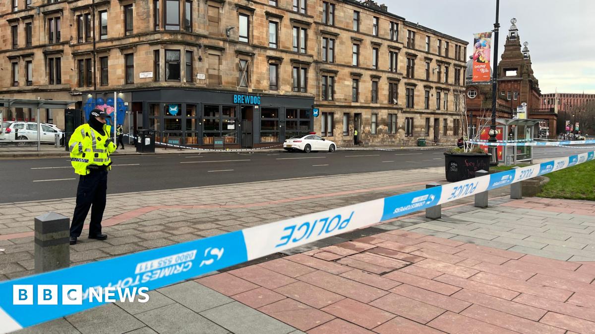 Two held after three injured in Glasgow west end 'disturbance' - BBC News