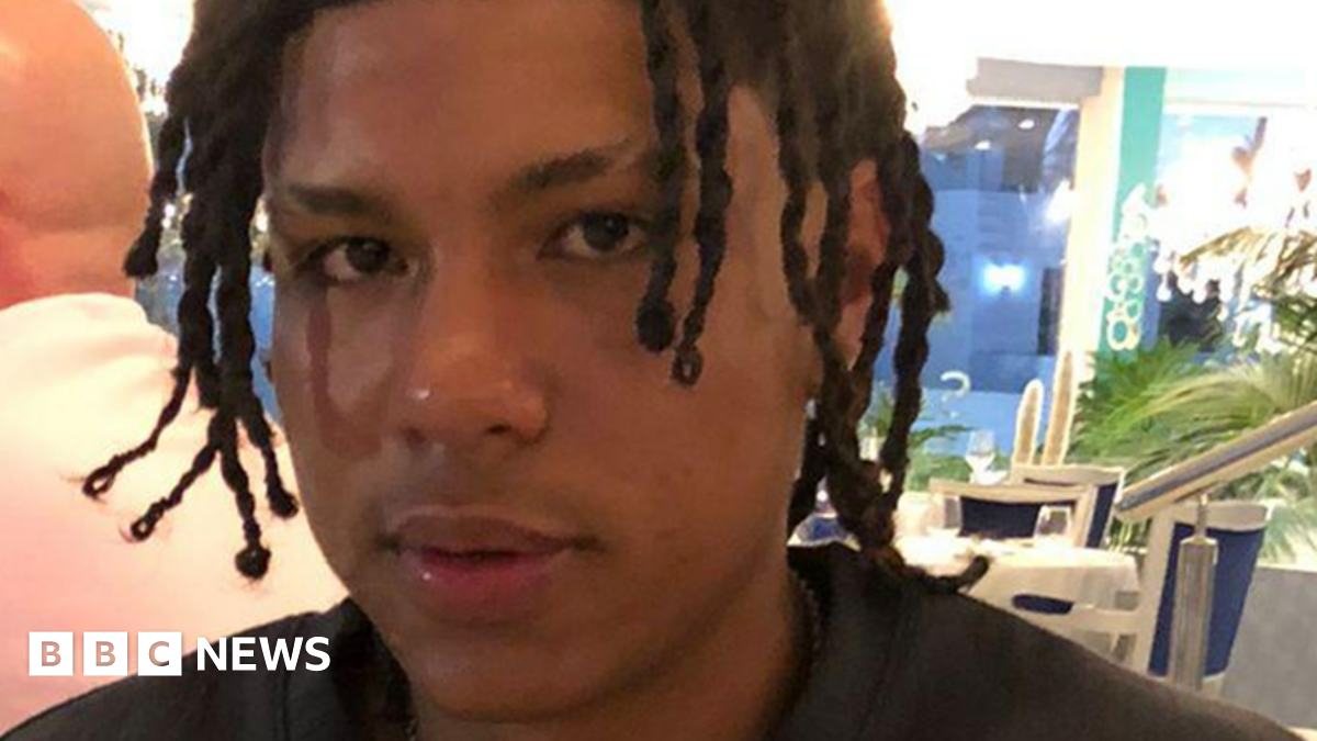 Old Kent Road: Four charged with murder of teenage boy - BBC News