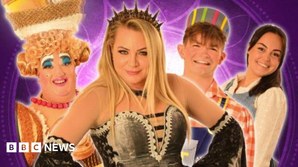 Pantomime awards to be hosted in Guildford - BBC News