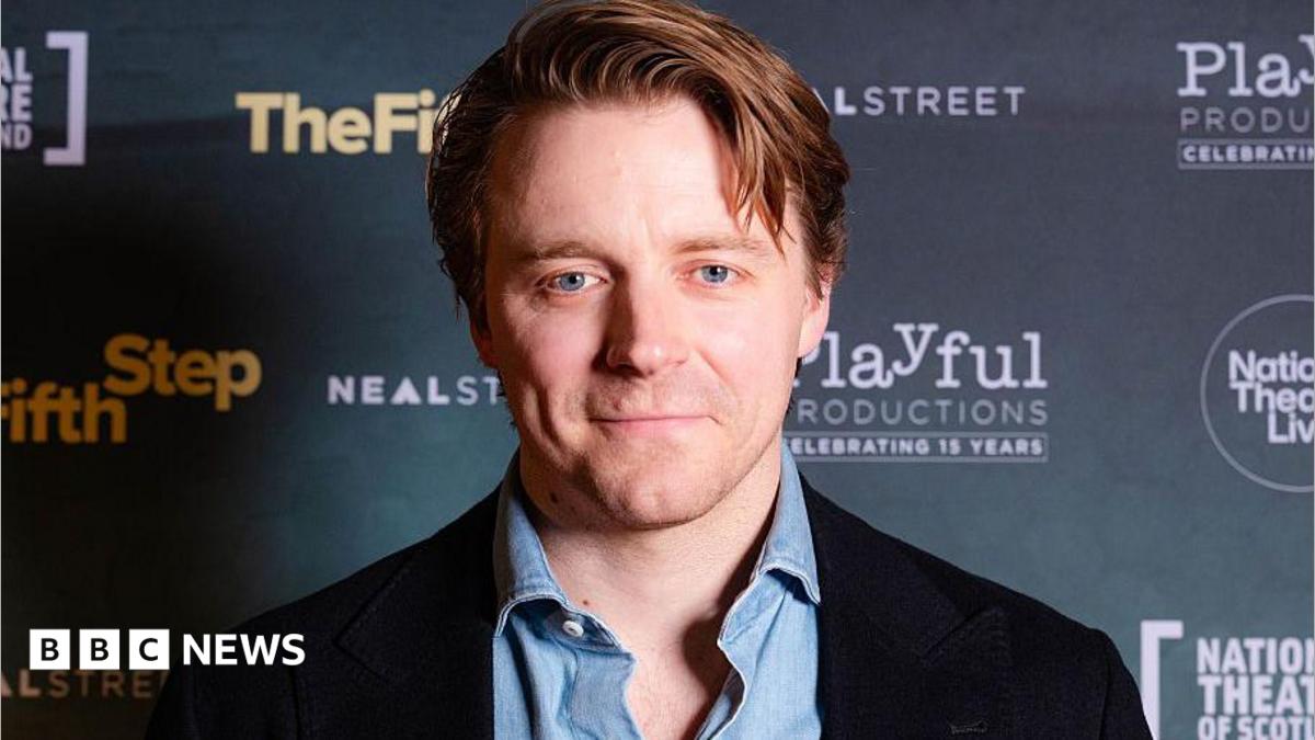 Actor Jack Lowden returns to cinema he helped save - BBC News