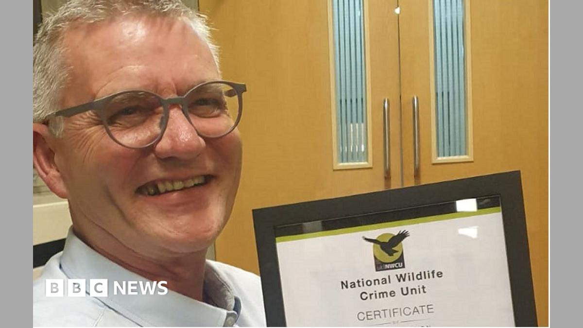 Warwick police officer awarded MBE for tackling wildlife crime - BBC News
