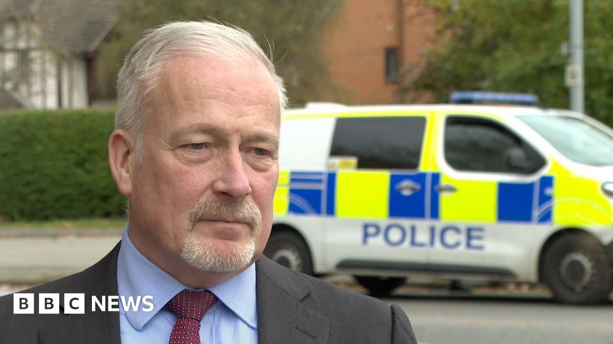 Bedford house explosion sees MP Richard Fuller seeking answers - BBC News