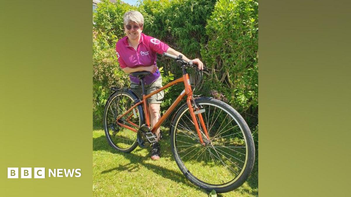 Chesterfield woman embarks on new charity ride after 40 years - BBC News
