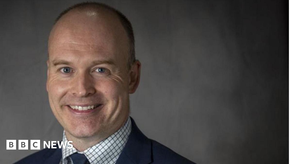 New chief told to save £1m from top team at Lincolnshire council - BBC News