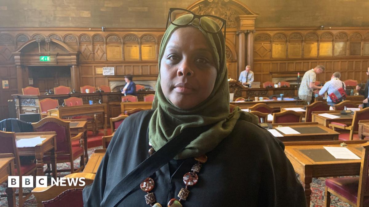 Sheffield councillor recalls threat to 'burn down her house' - BBC News