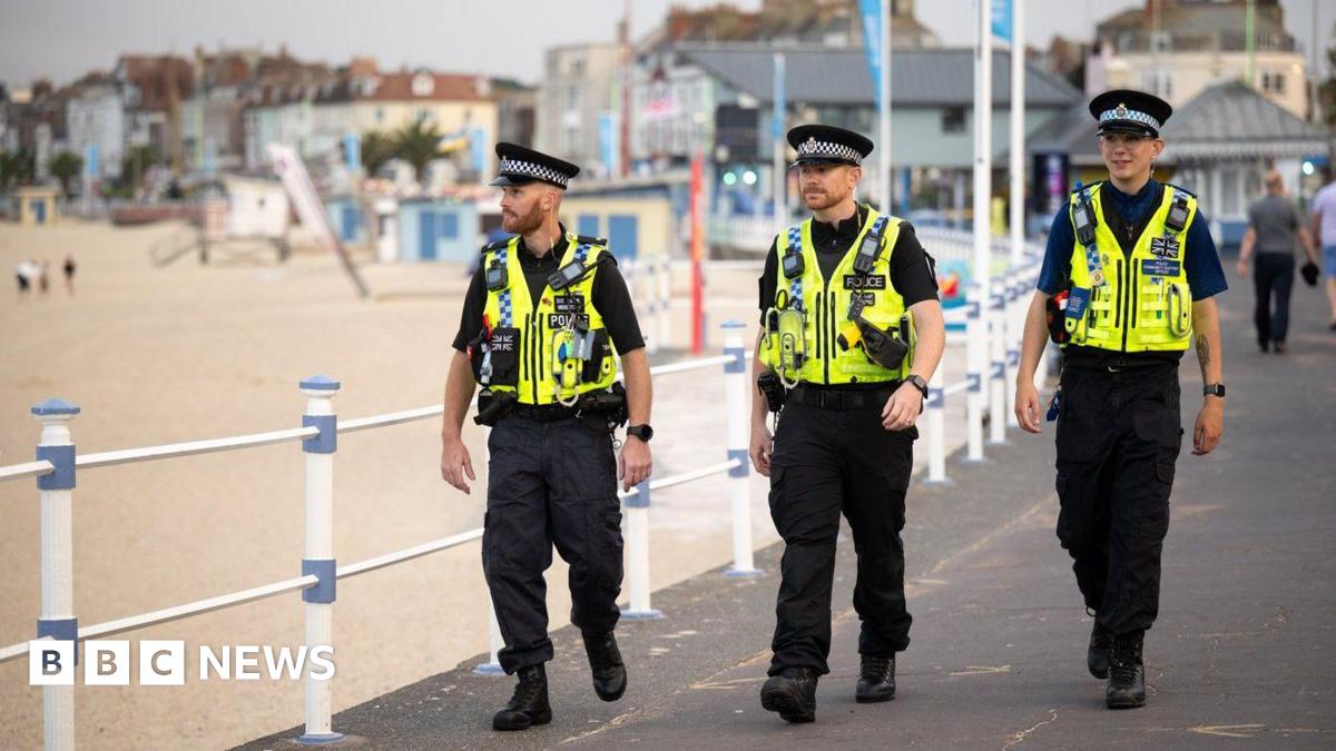 Dorset Police campaign pledges patrols during summer - BBC News