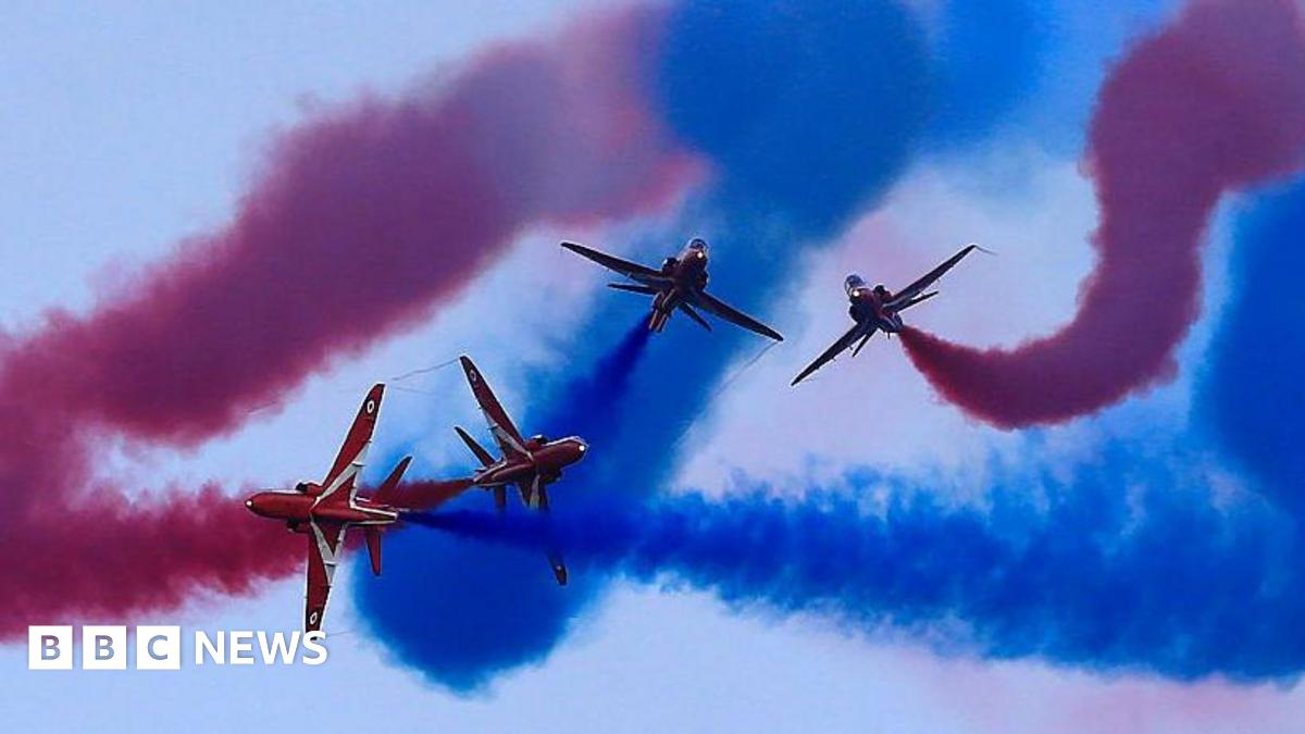 Red Arrows' Great North Run return confirmed - BBC News