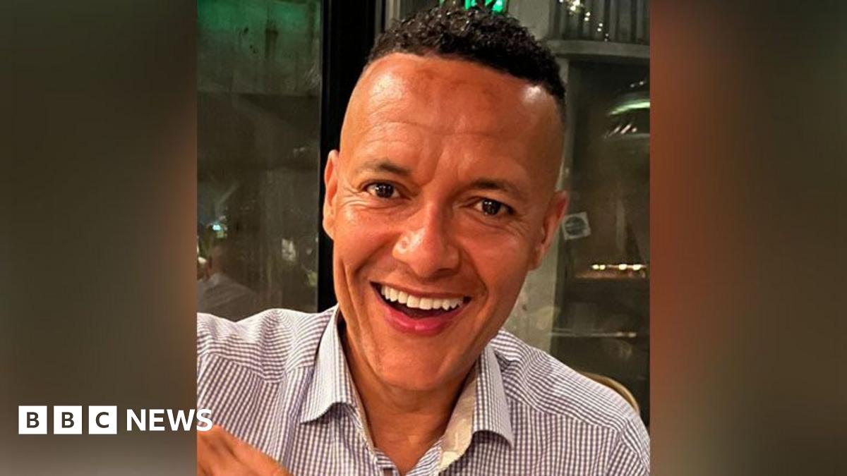 MP Clive Lewis makes anti-monarchy protest as he is sworn in - BBC News