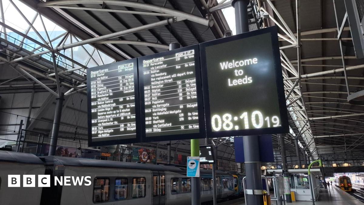 Leeds signalling fault causes major rail disruption - BBC News