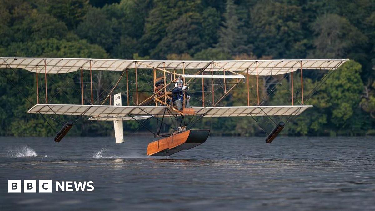 Seaplane Waterbird returns to Windermere amid new home bid - BBC News