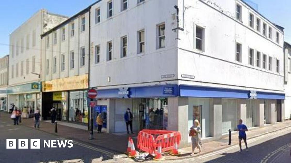 Whitehaven plans for mental health hub at former bank - BBC News