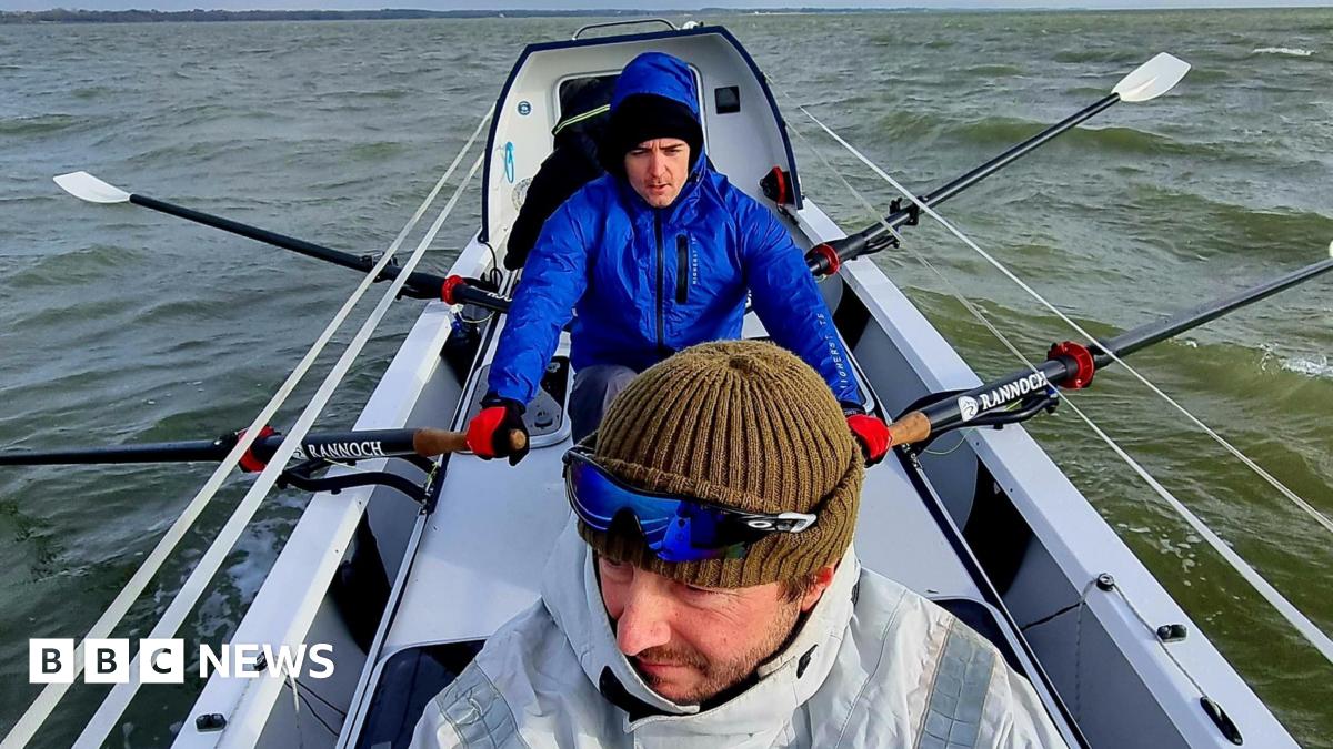 Berkshire man and team take Pacific rowing challenge - BBC News