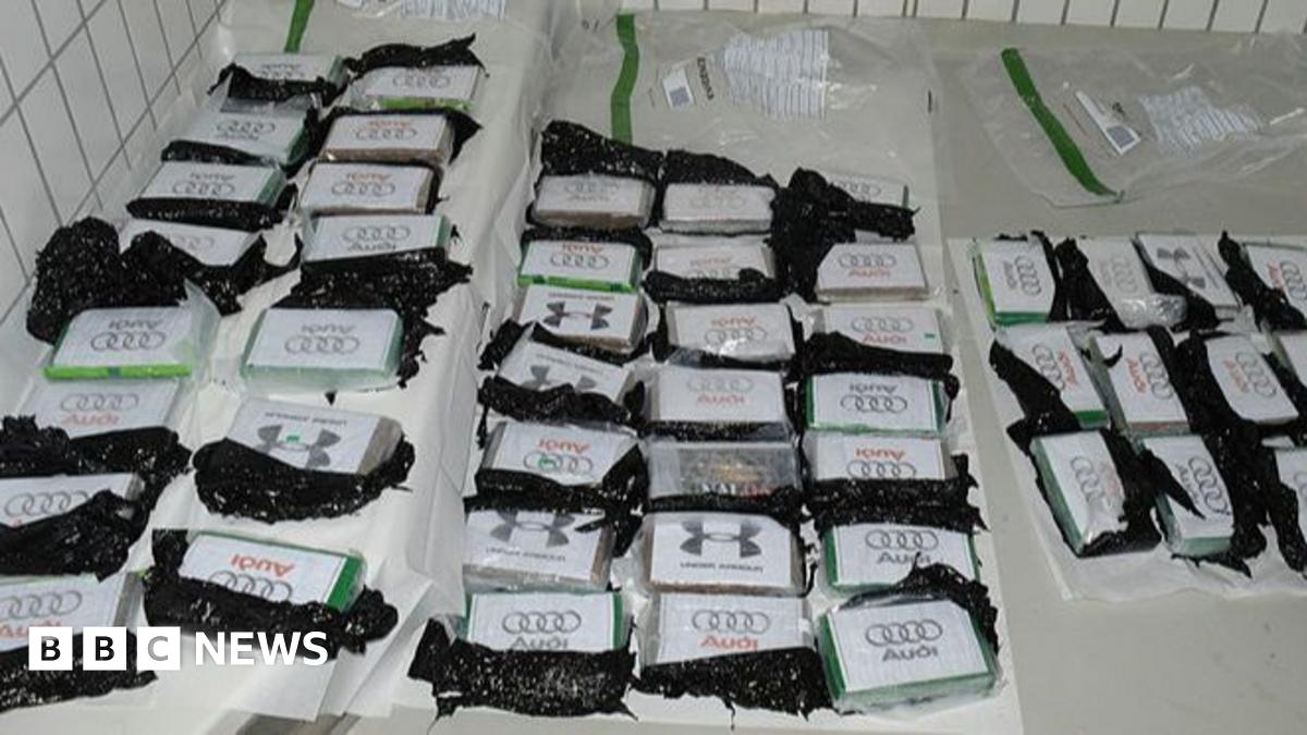 Hertfordshire and Essex gang convicted over £4.1m drugs drop - BBC News