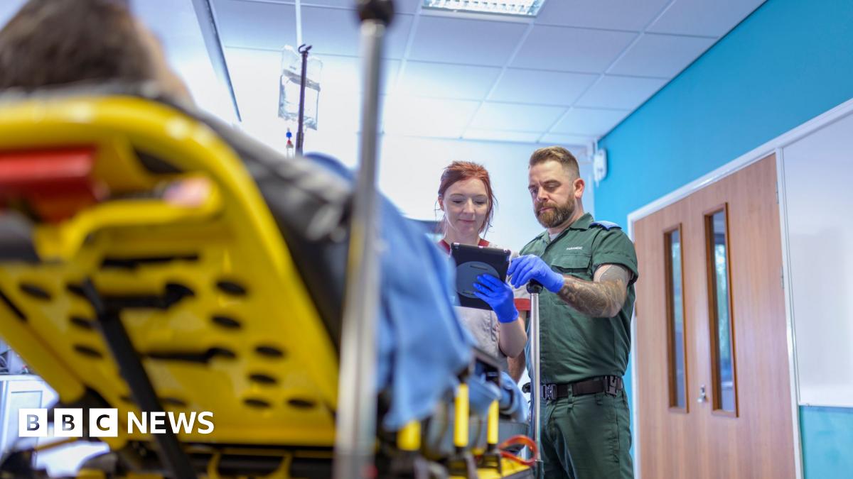 NHS chiefs' worry over lack of beds in Yorkshire hospitals - BBC News