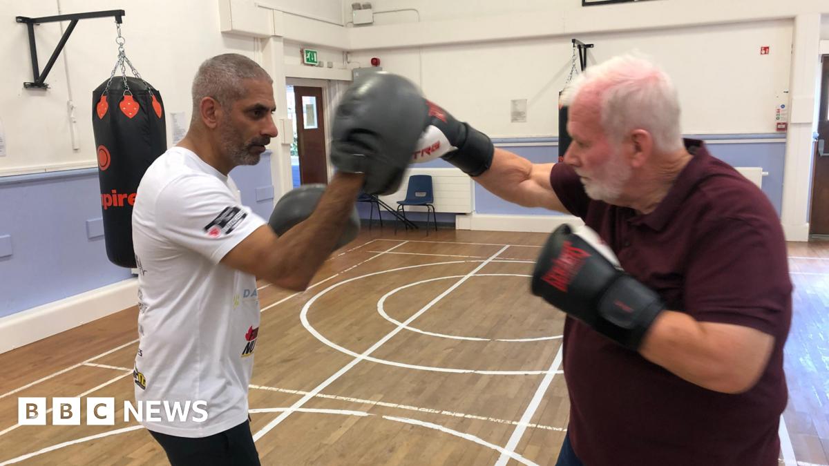 Pensioners pack a punch at March boxing sessions - BBC News