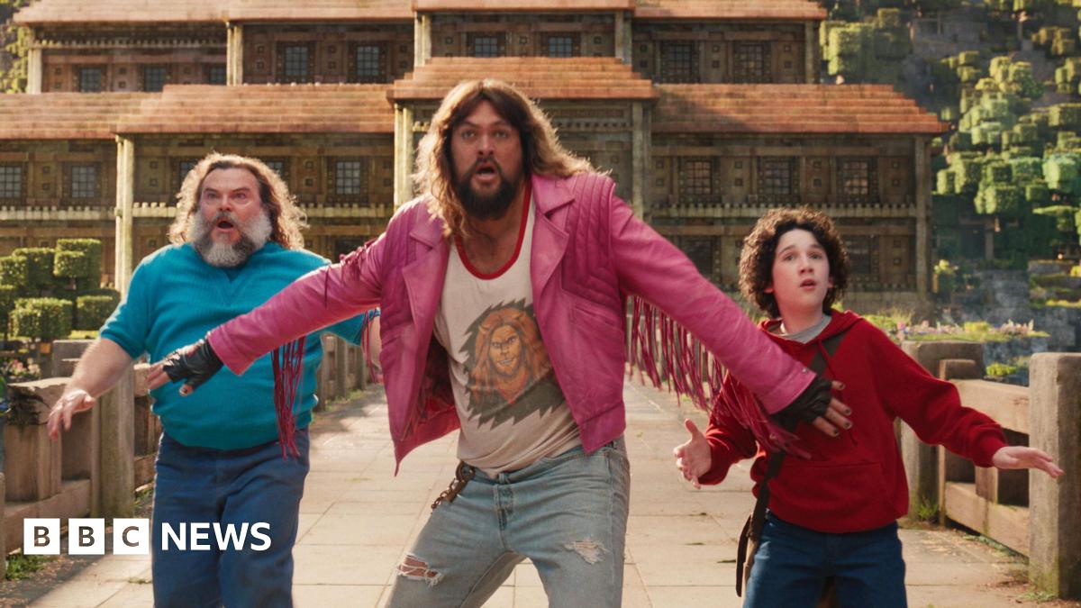 Witney cinema issues Minecraft warning after online trend - BBC News