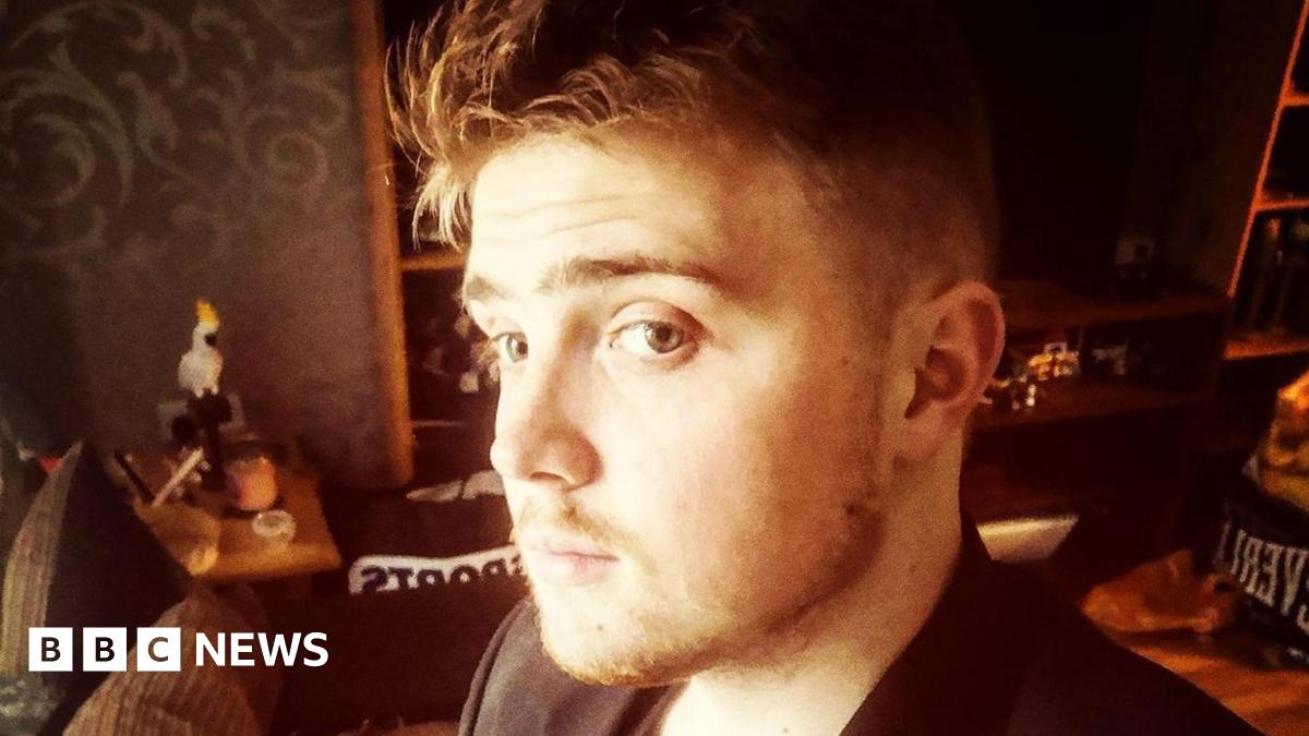 Flintshire: Family tribute to motorcyclist killed after crash - BBC News