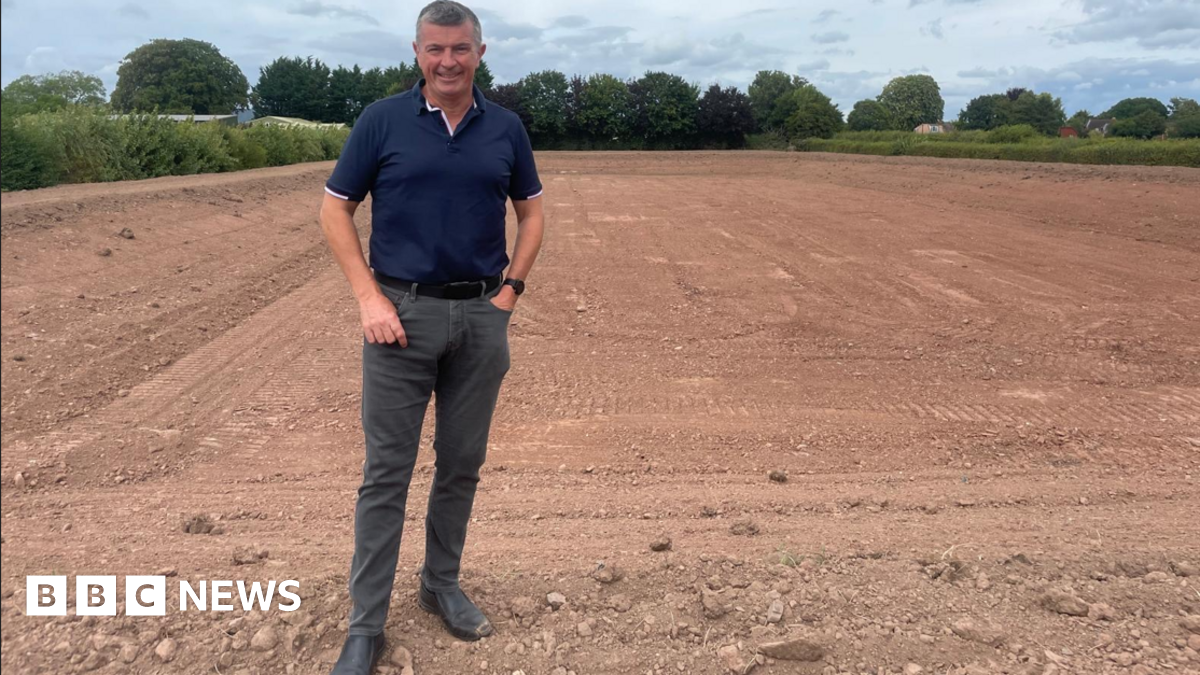 Herefordshire nursery to build reservoir to recycle more water - BBC News