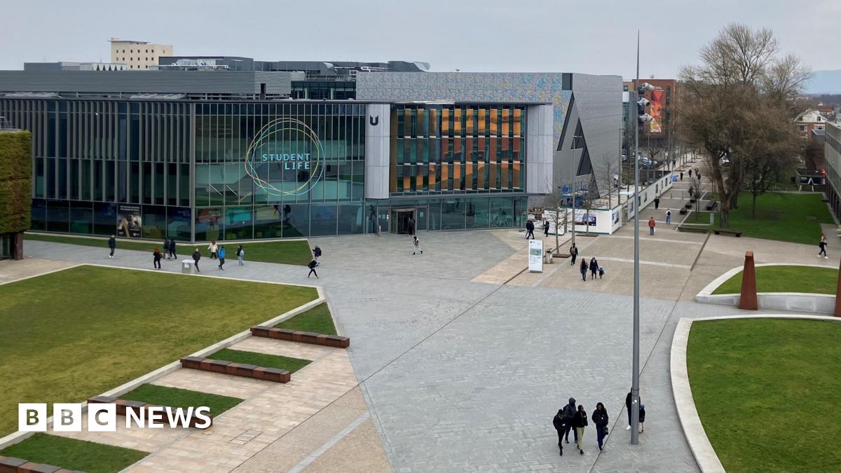 Reliance on foreign students risks university income 'instability ...