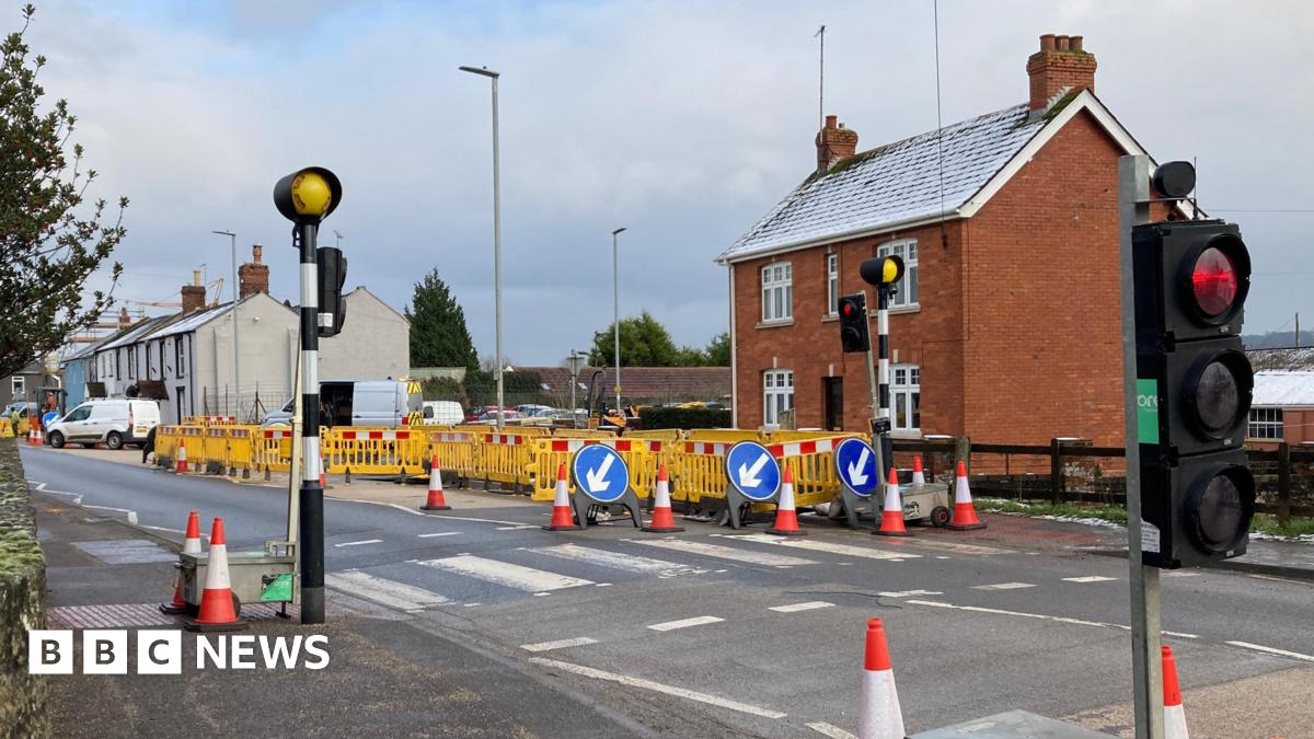 Chard: Major roadworks causing disruption for nine months - BBC News
