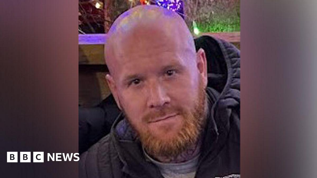 HMP Altcourse prison officer shot in 'revenge plot', jury told - BBC News