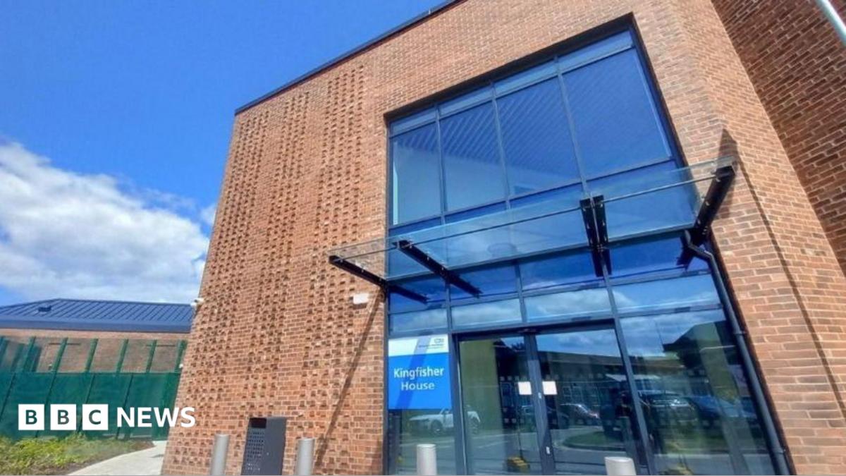 Male mental health facility opens in Derby - BBC News