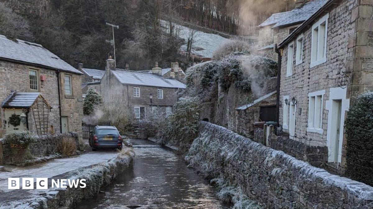 Castleton: Praise for accessibility project in beauty spot - BBC News