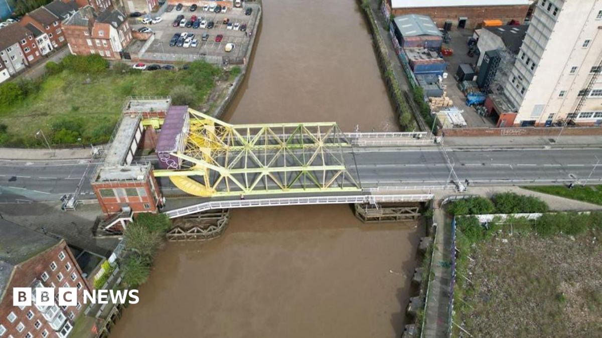 Hull Drypool Bridge to close for two months for repairs - BBC News