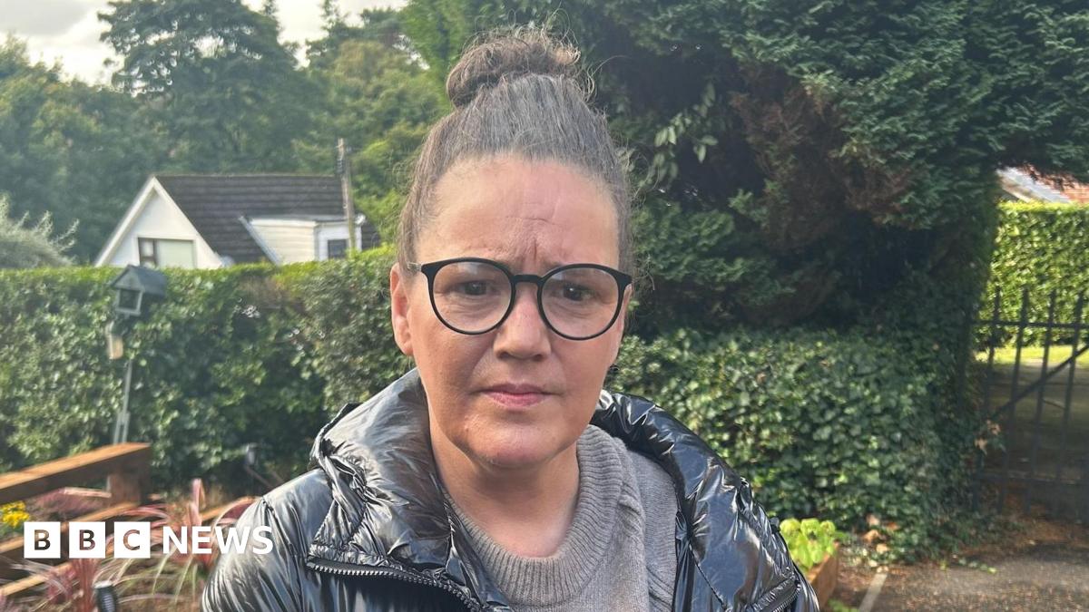 'Women-only homeless facility helps me feel safe after abuse' - BBC News