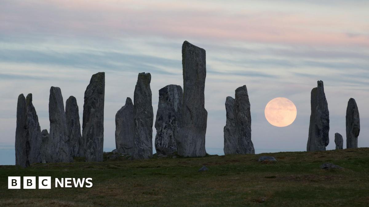 Path planned for Lewis' famous Calanais Standing Stones - BBC News