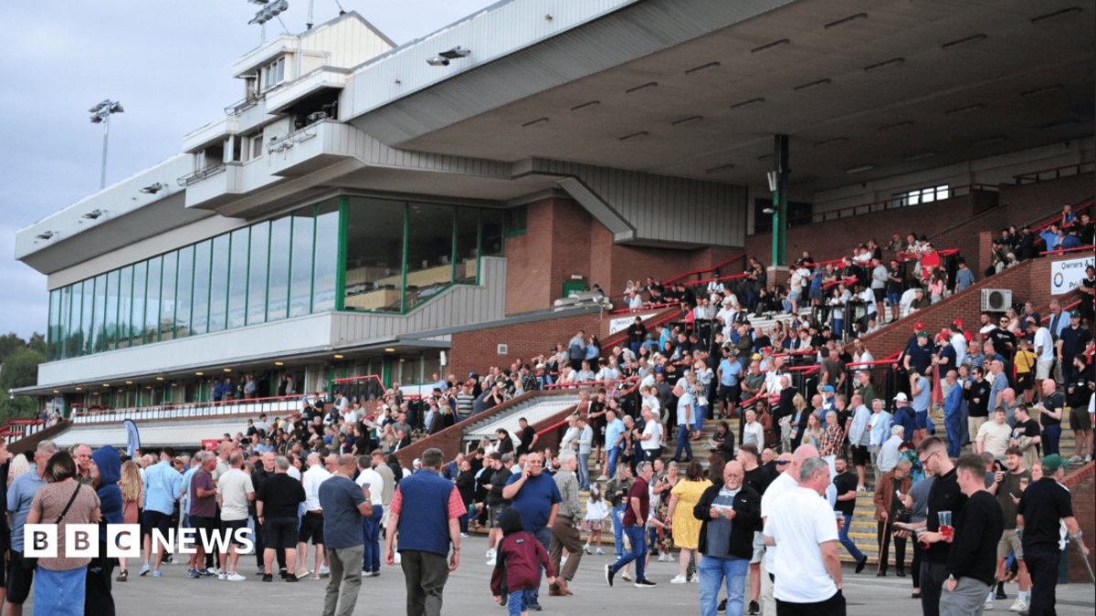 Wolverhampton Racecourse hosting 'UK first' dual horse and greyhound ...