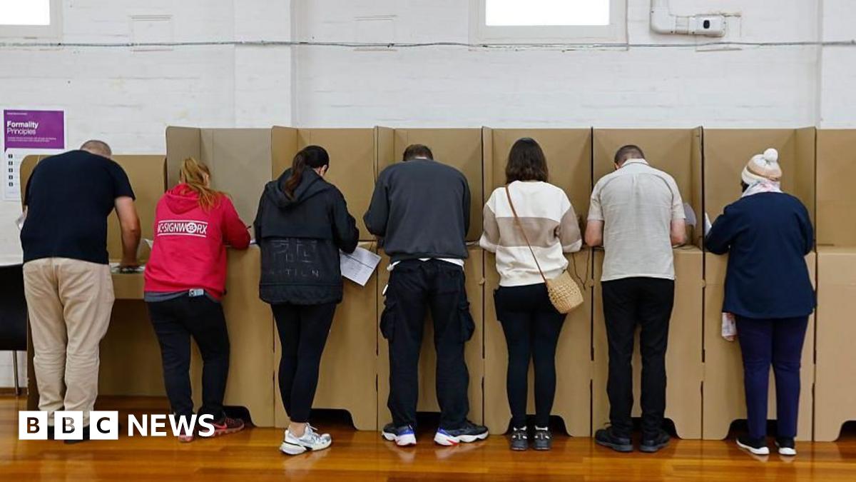 Australia election: Why it’s compulsory to vote - BBC News