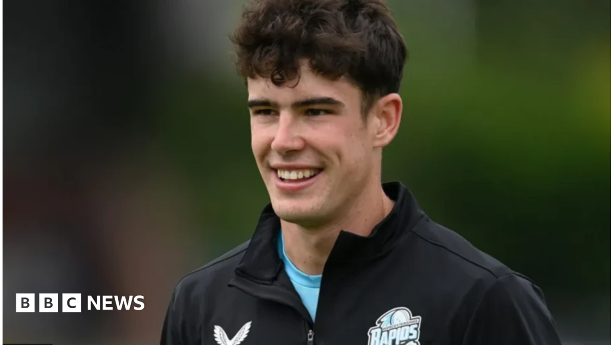 Josh Baker: Marathon run in memory of Worcestershire cricketer - BBC News