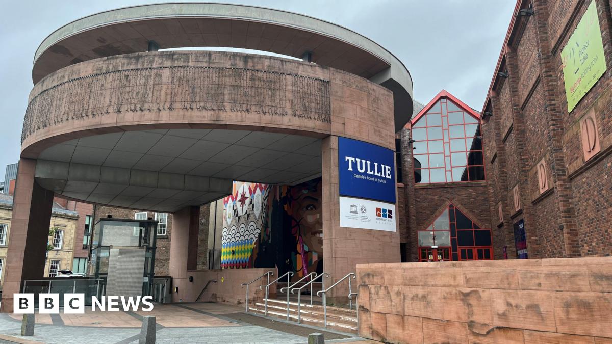 Carlisle Tullie museum handed £4.4m to unveil 100,000 items - BBC News