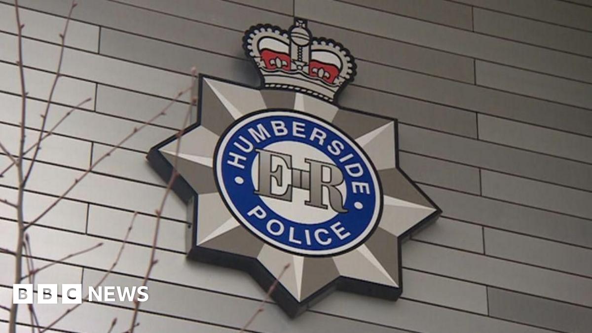 Ex-Humberside Police insp Ian Walpole charged with child sex offences ...