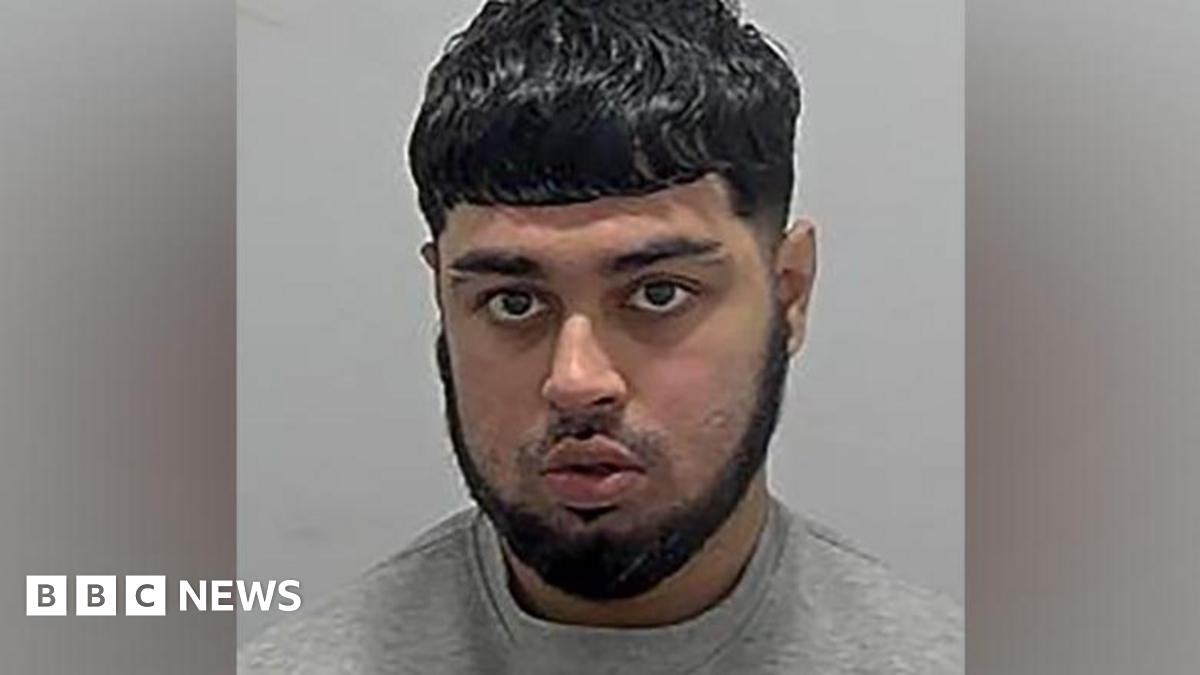 Man who used a knife in fight outside Luton mosque jailed - BBC News