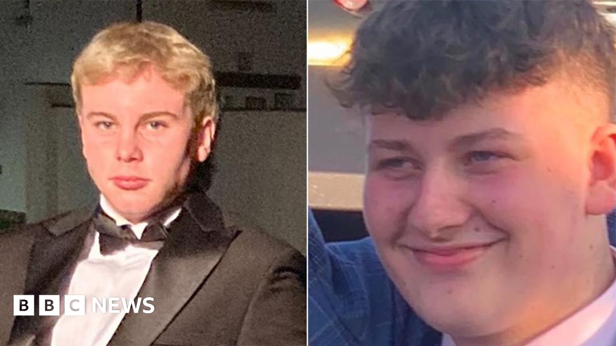 Two teenagers killed in East Yorkshire car crash named - BBC News