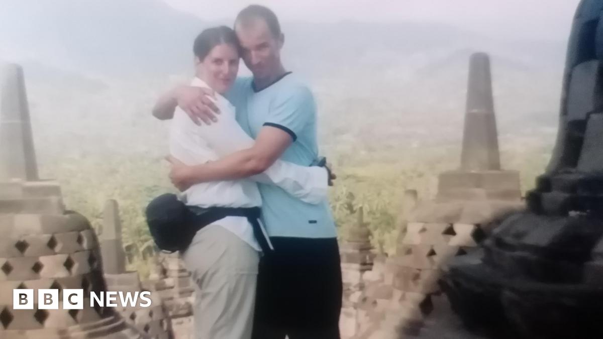 Boxing Day 2004 tsunami: 'She was gone with the waves' - BBC News