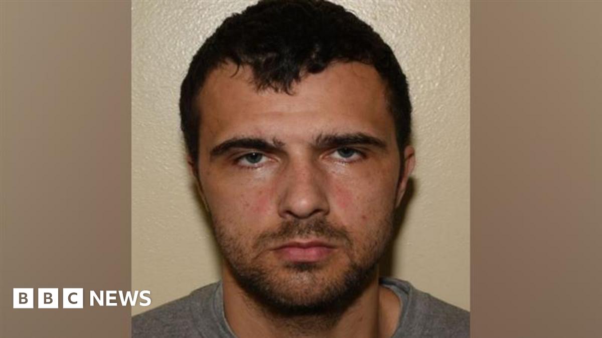 Lenny Scott: Killer gets 45 years for prison officer 'execution' - BBC News