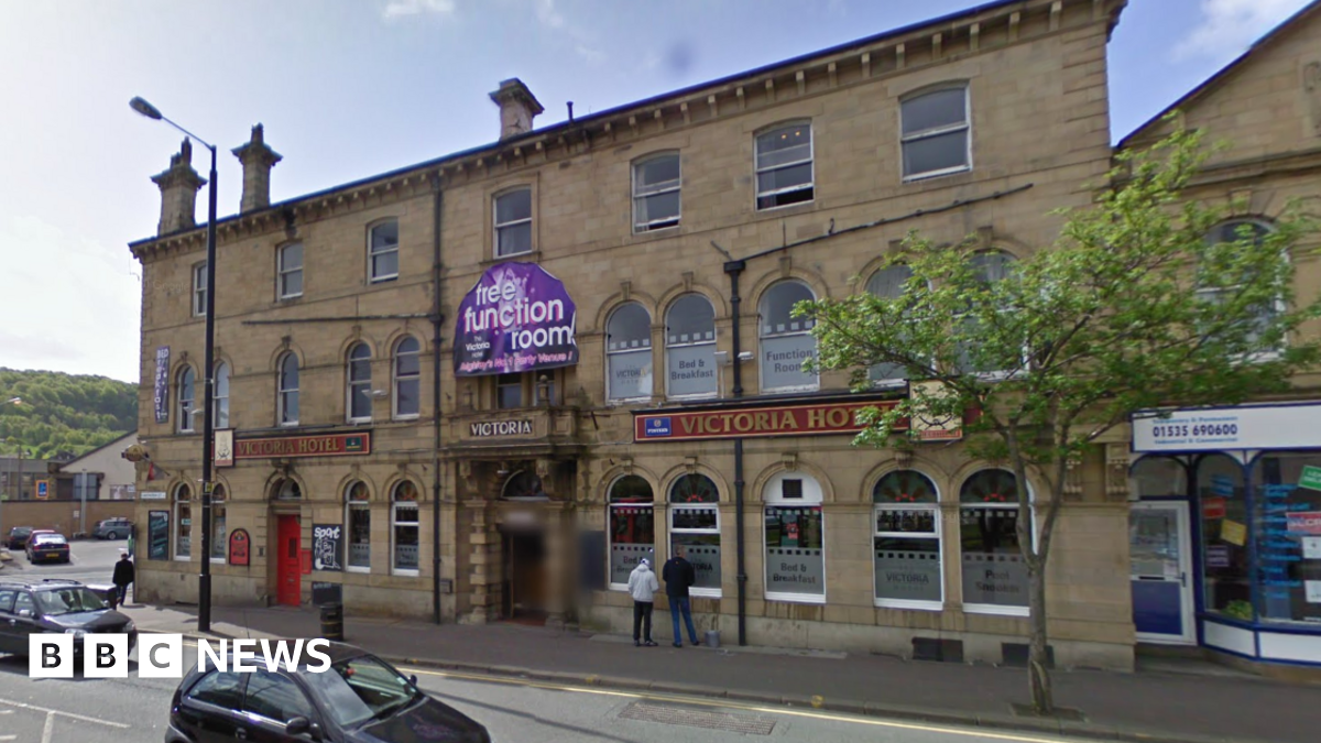 Transformation plan for empty Keighley hotel resurrected - BBC News