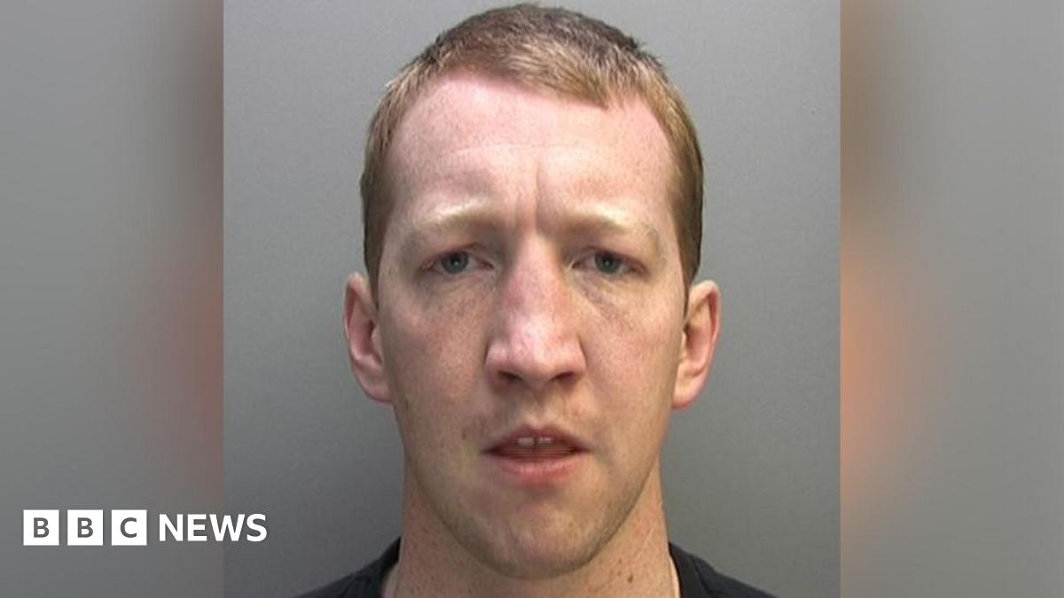 Crimestoppers offers £5,000 for wanted man Matthew Purves - BBC News
