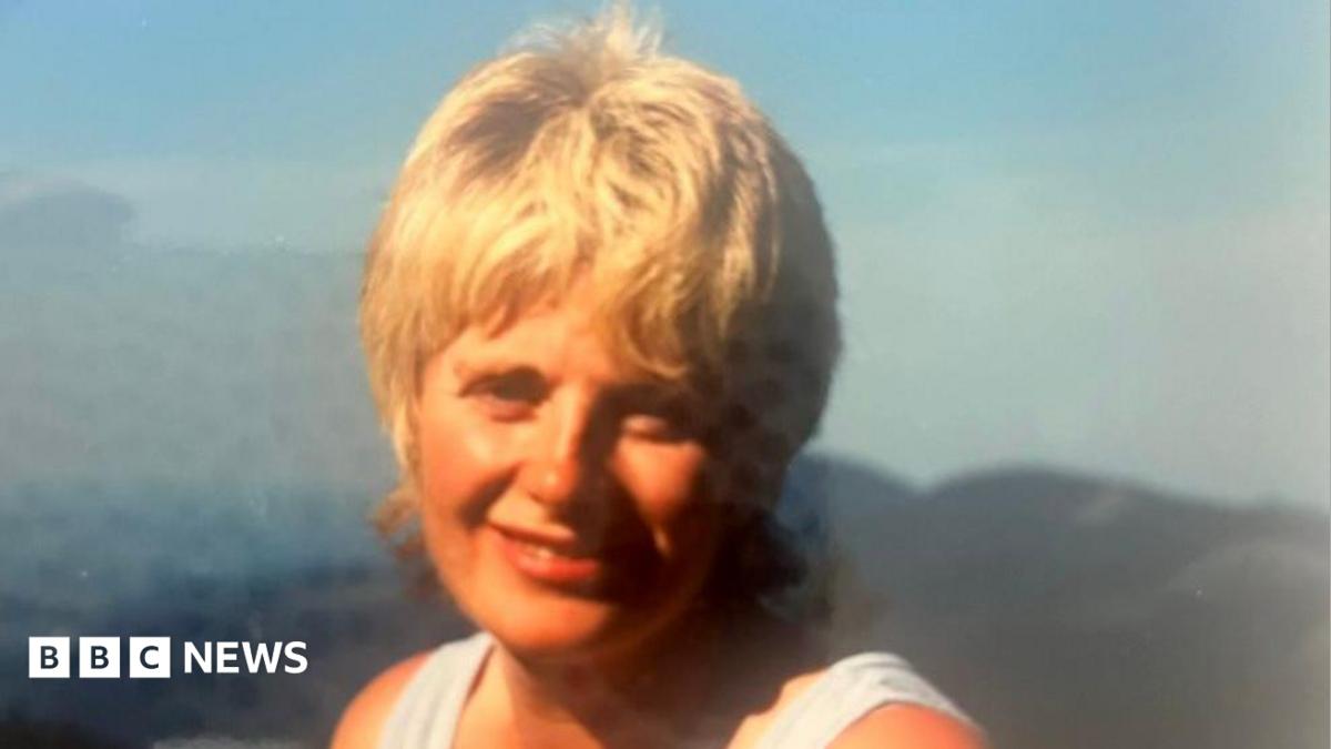 'Reckless slapping therapist Hongchi Xiao cut mum's life short' - BBC News