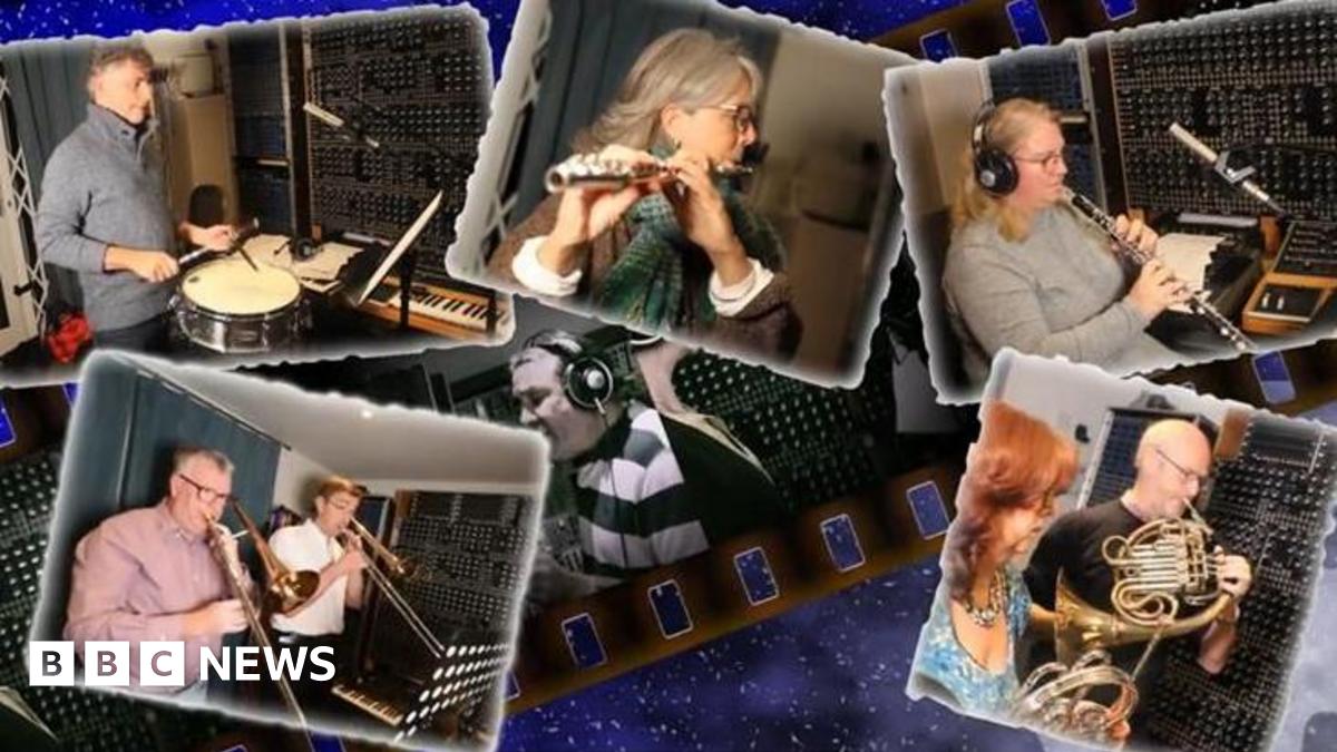 Chelsfield: Kent village releases tenth Christmas single - BBC News