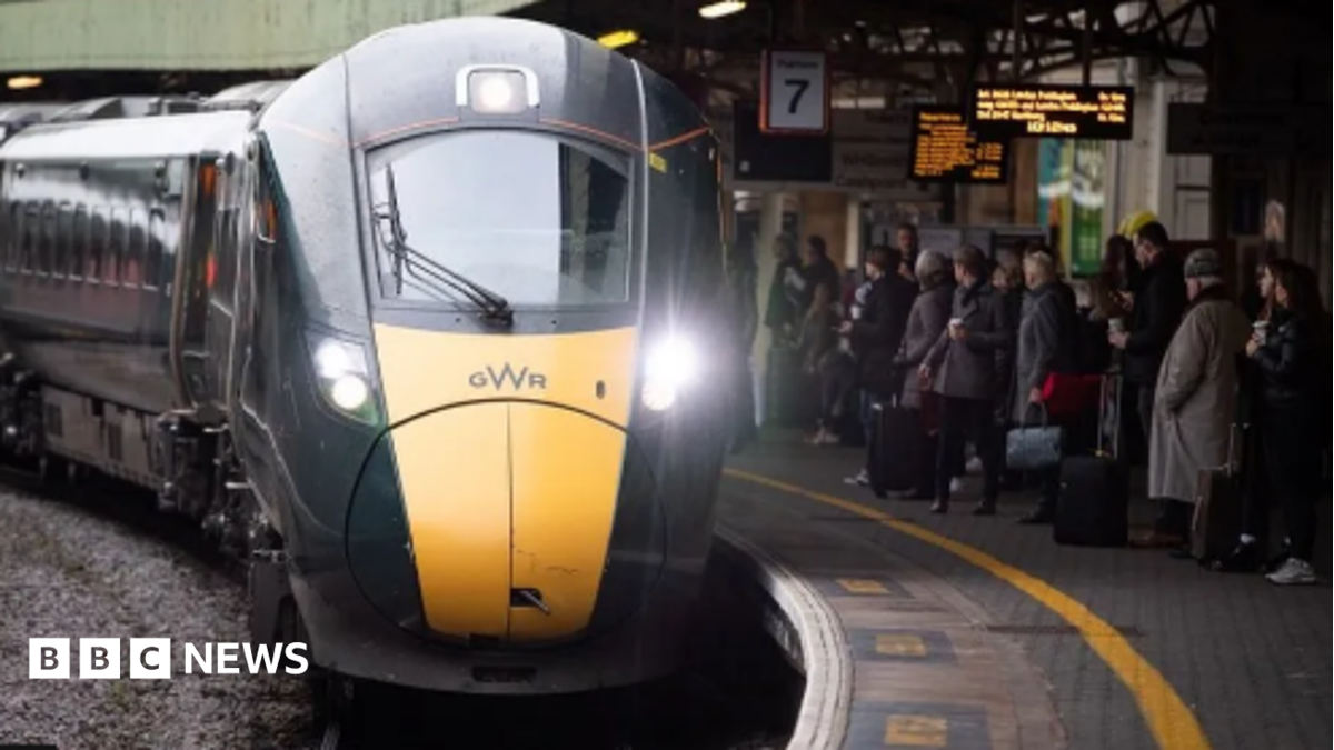 Lightning strike causes disrupts railway line - BBC News