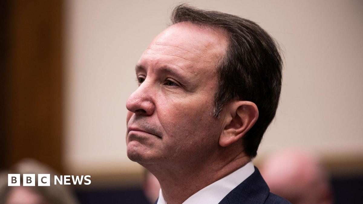 Louisiana orders Ten Commandments poster in every classroom - BBC News